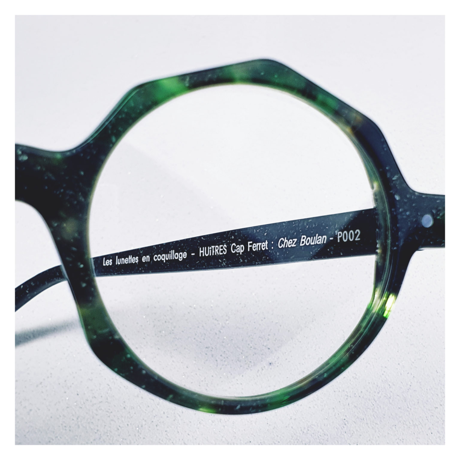 Friendly Frenchy, lunettes en coquillages et pépins de raisin ...